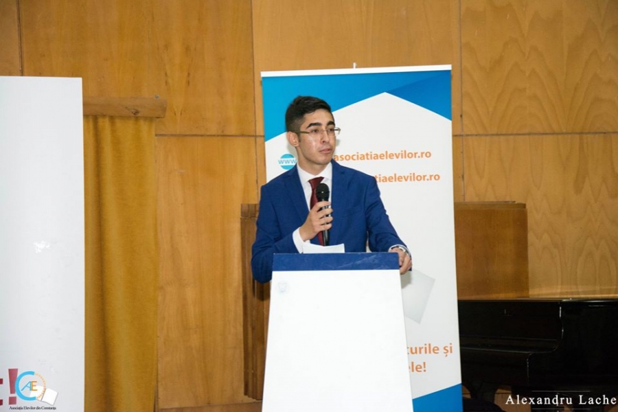 La 17 ani, Alex Manda îi explică Ecaterinei Andronescu unde a dus ...