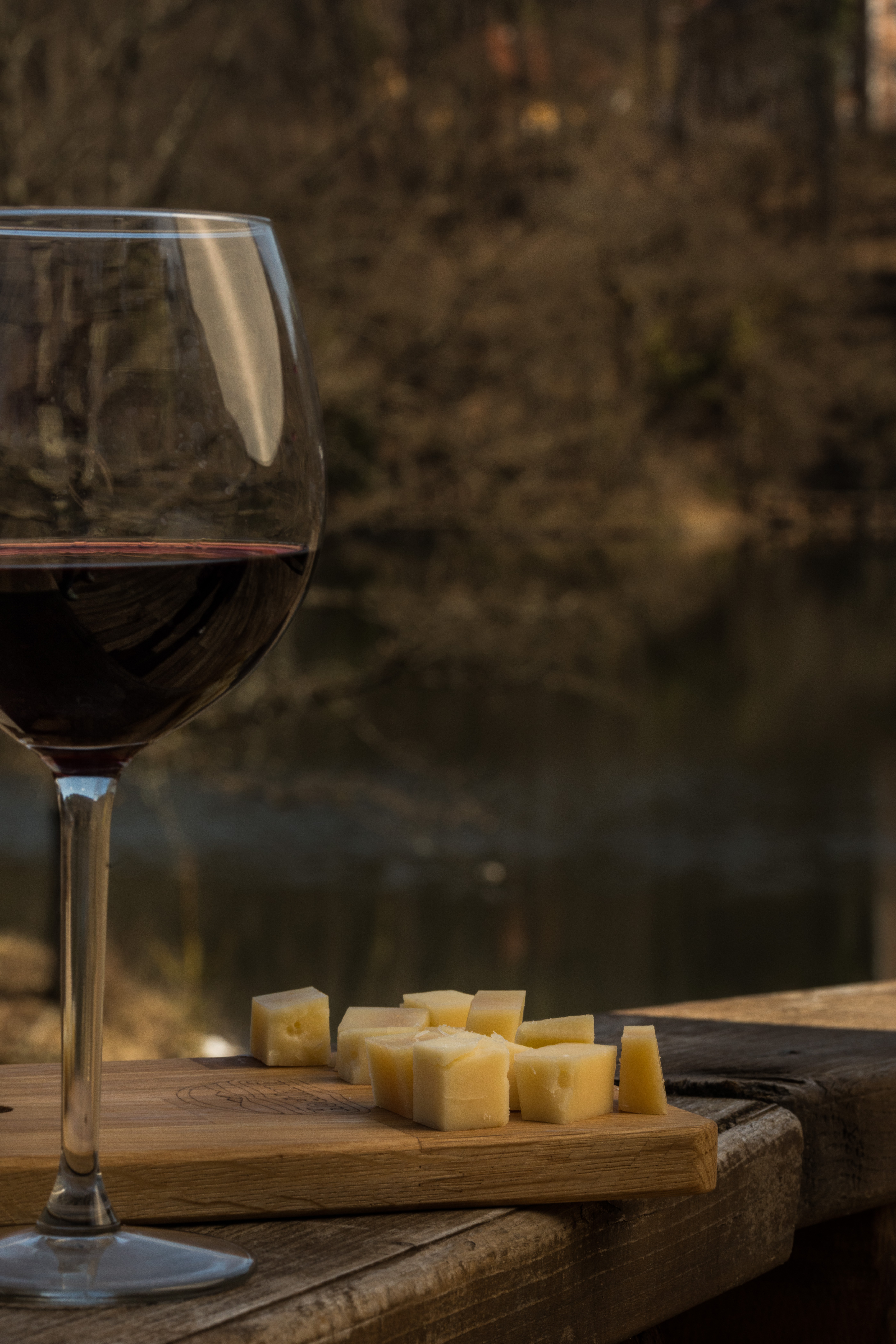 Descoperă gustul special românesc – Cum se fabrică brânza maturată în ...