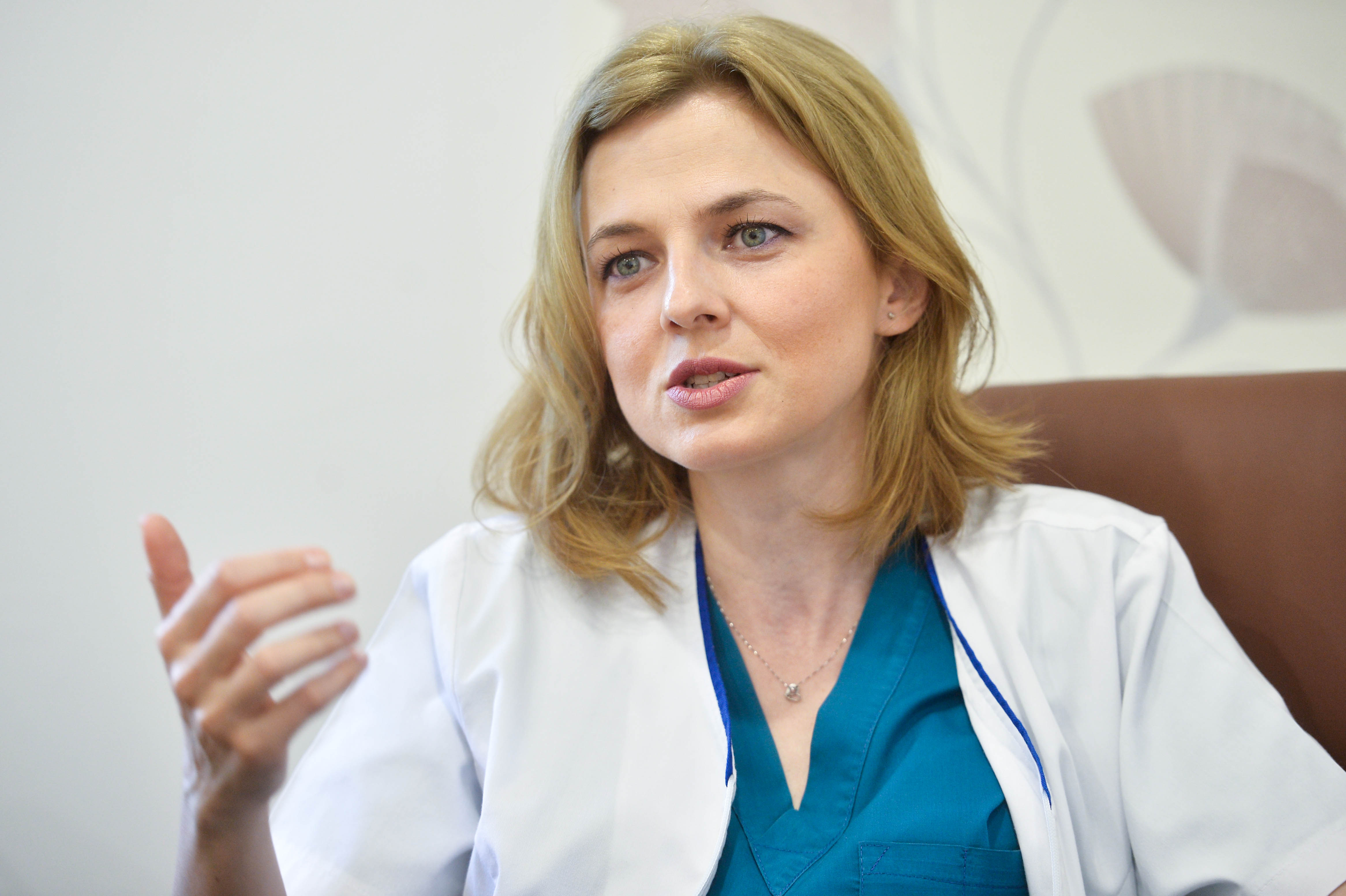 Și doctorii simt durerea. Medicul Iulia Savu: „Îi mulțumesc cerului că ...