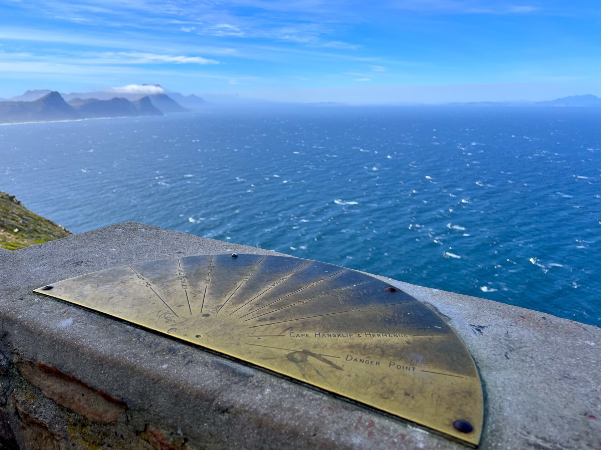 Atenție! Verificați sub mașină! S-ar putea să aveți un pinguin. O ...