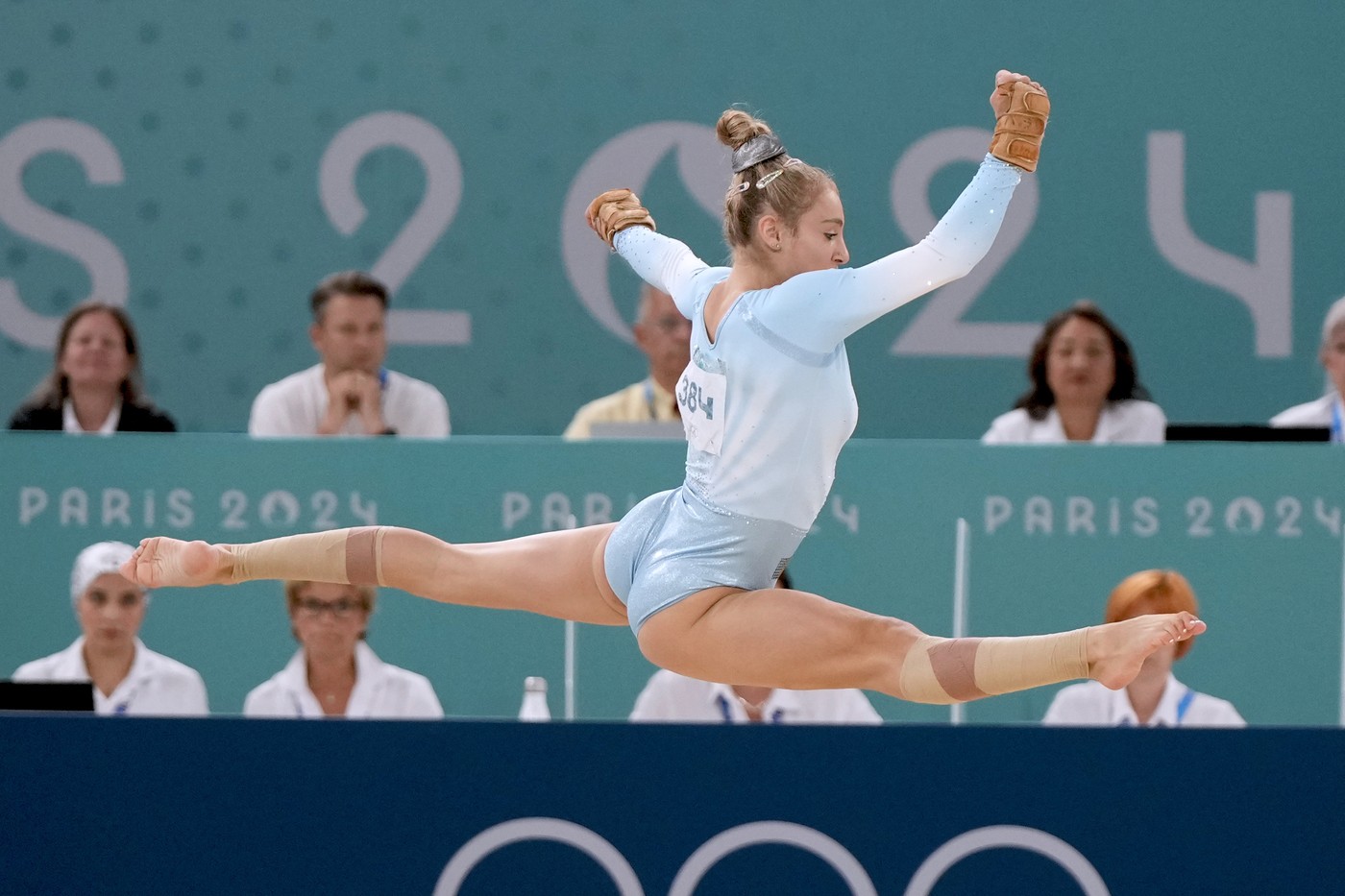 Gimnastică la sol. Ana Maria Bărbosu „a avut la gât” medalia de bronz ...