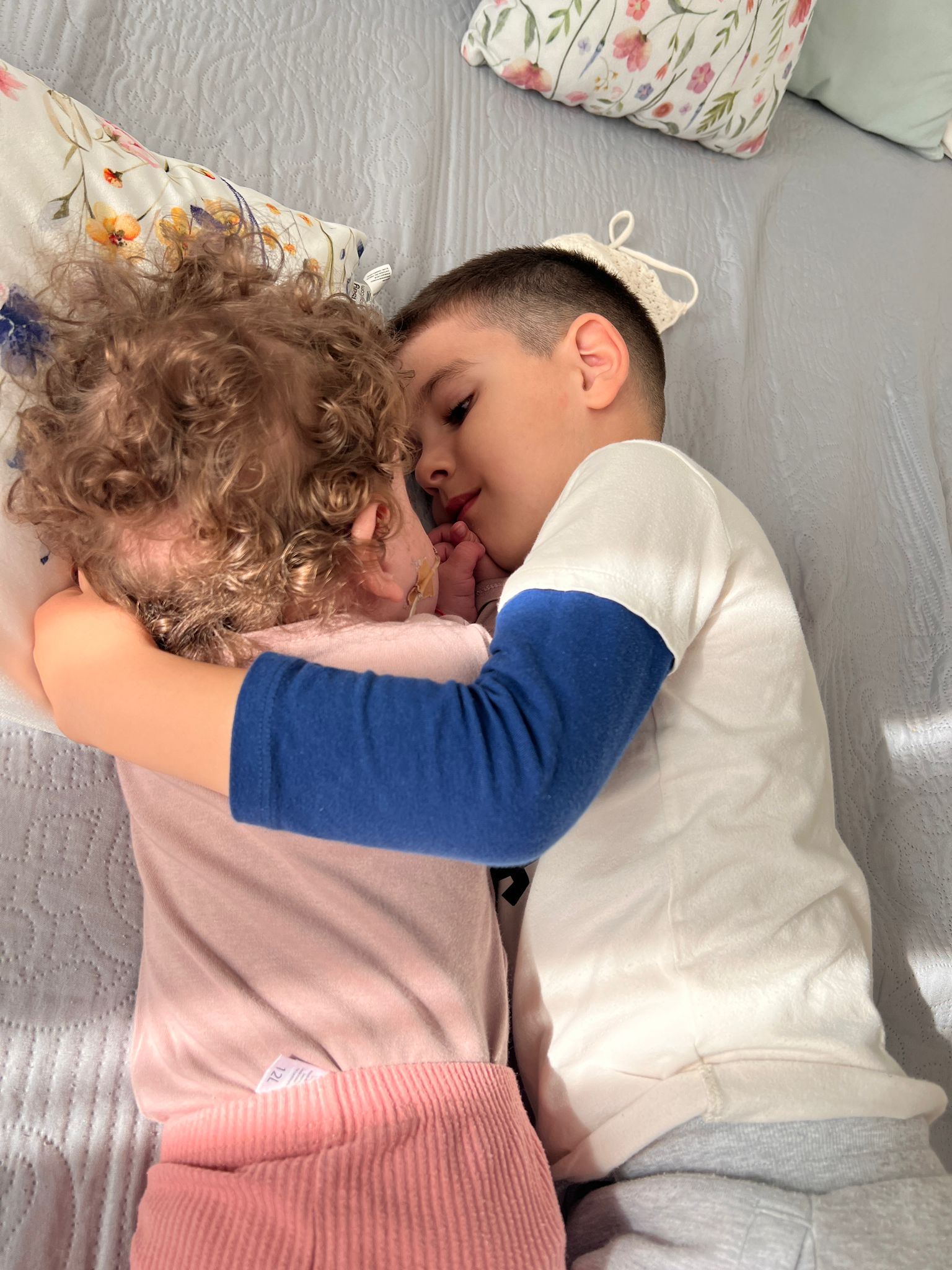 Povestea unei inimi de copil care ar putea să bată o viață întreagă cu ...